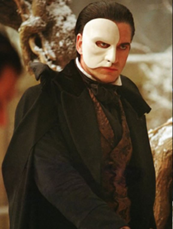 Discover 5 stylish Halloween costumes for men with a suit